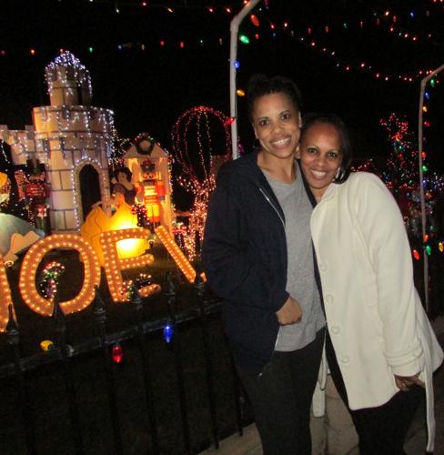 Stott family hosts beautiful Christmas display in Fontana | News ...