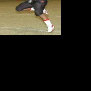 Jacob Guzman catches a pass. | Sports | fontanaheraldnews.com