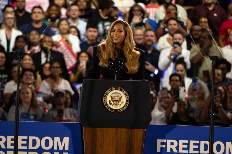 Houstonians Rise: Beyoncé Joins Kamala Harris in a Historic Rally for ...
