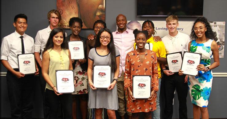 Former Texans Player Devard Darling Awards $10,000 in Scholarships to ...