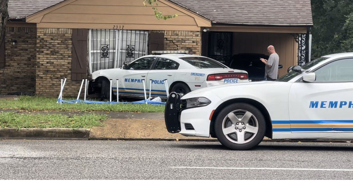 Memphis Police car crashes into home in Frayser | News | fox13memphis.com