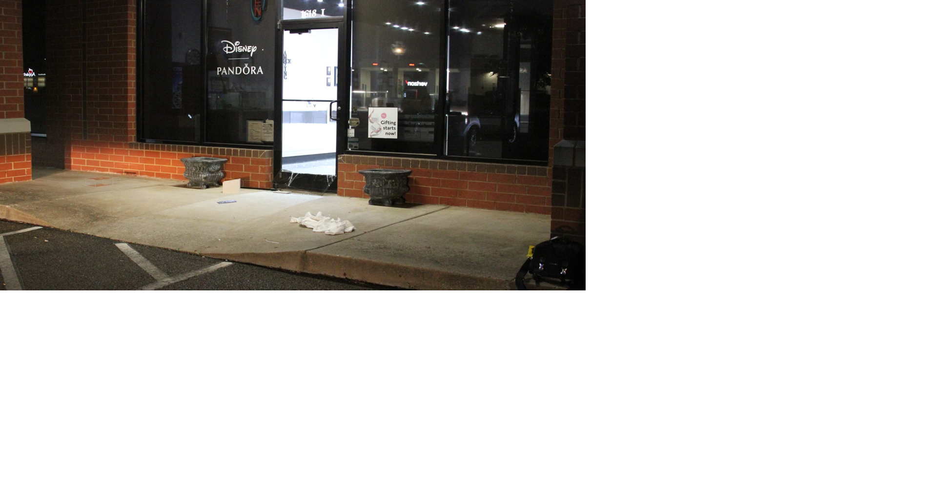 8 smash-and-grab suspects wanted in jewelry store robbery, police say ...