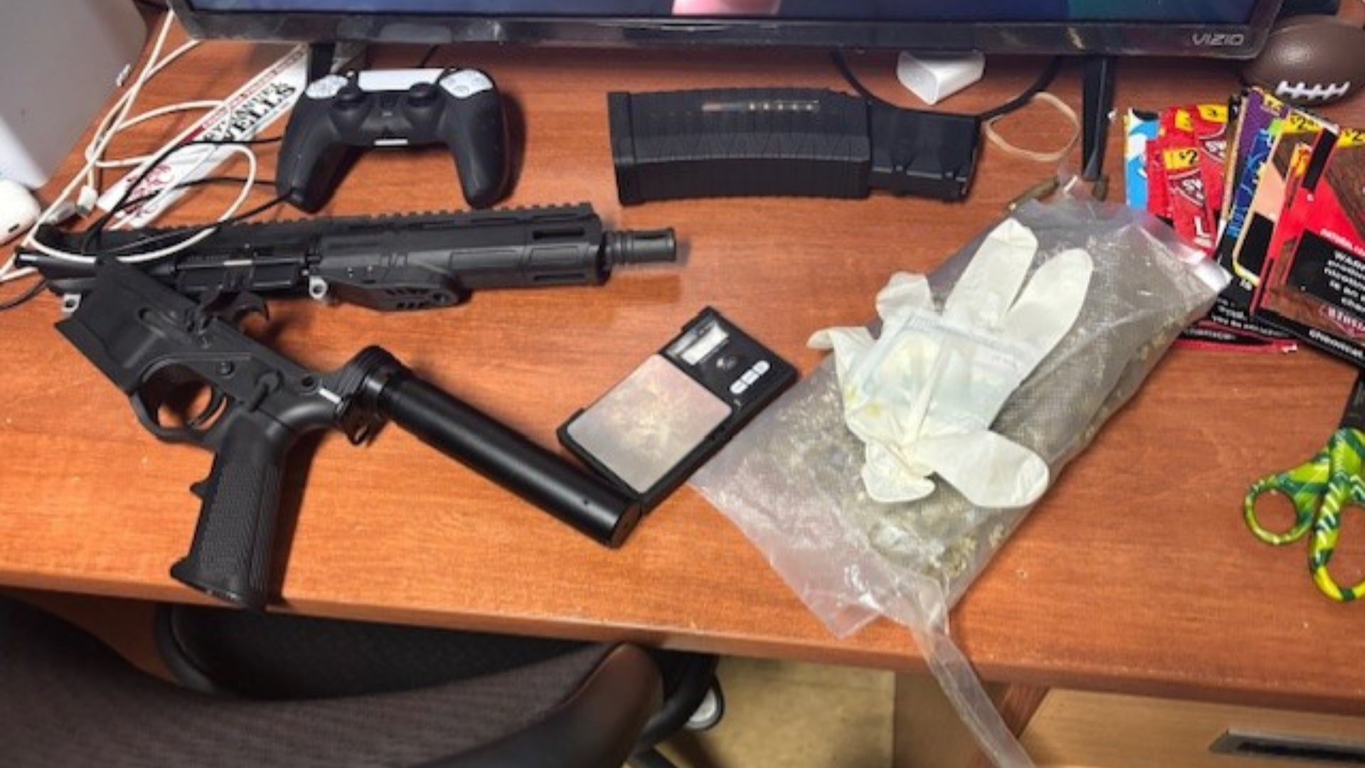 Sutdent arrested, drugs and firearms found inside dorm room at ...