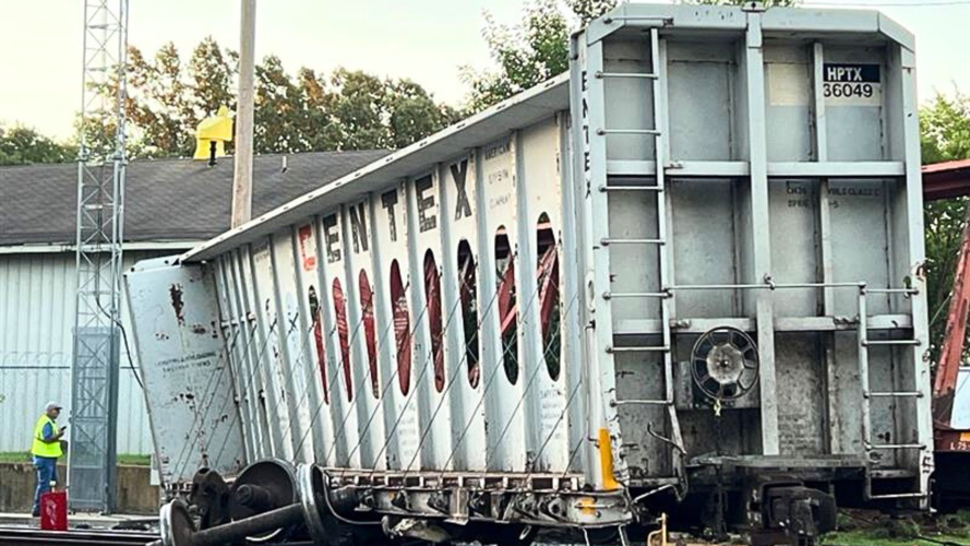 PHOTOS: Train's derailment leaves boxcars off the tracks, blocks ...