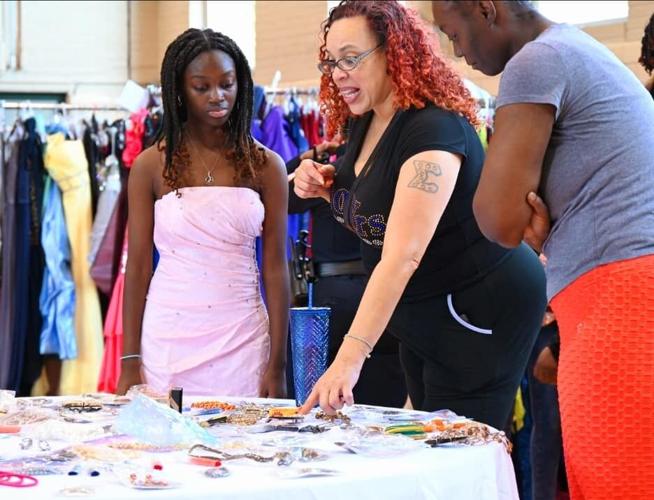 PHOTOS: Memphis Police host second round of Prom Closet event ...