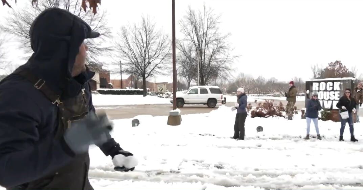 Snowball fight breaks out in Collierville after winter storm | News ...