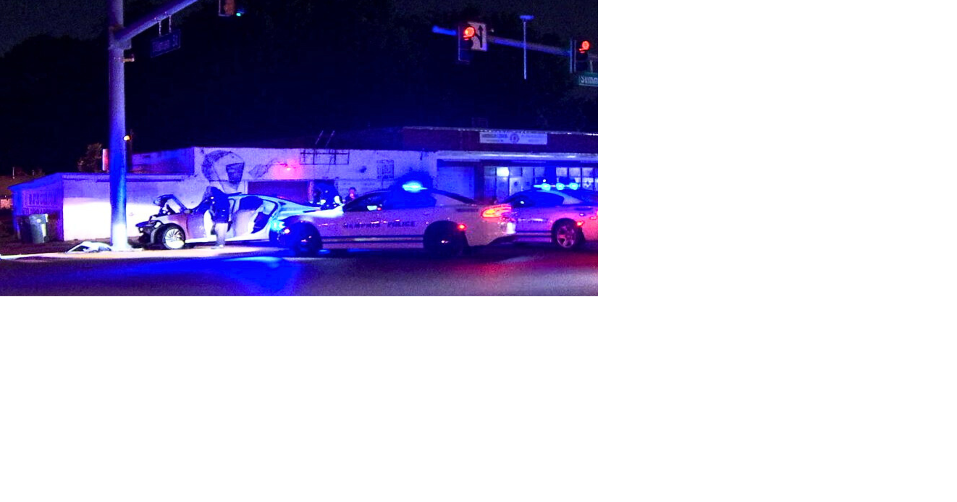 Car thieves elude arrest by running away from crash into street pole ...