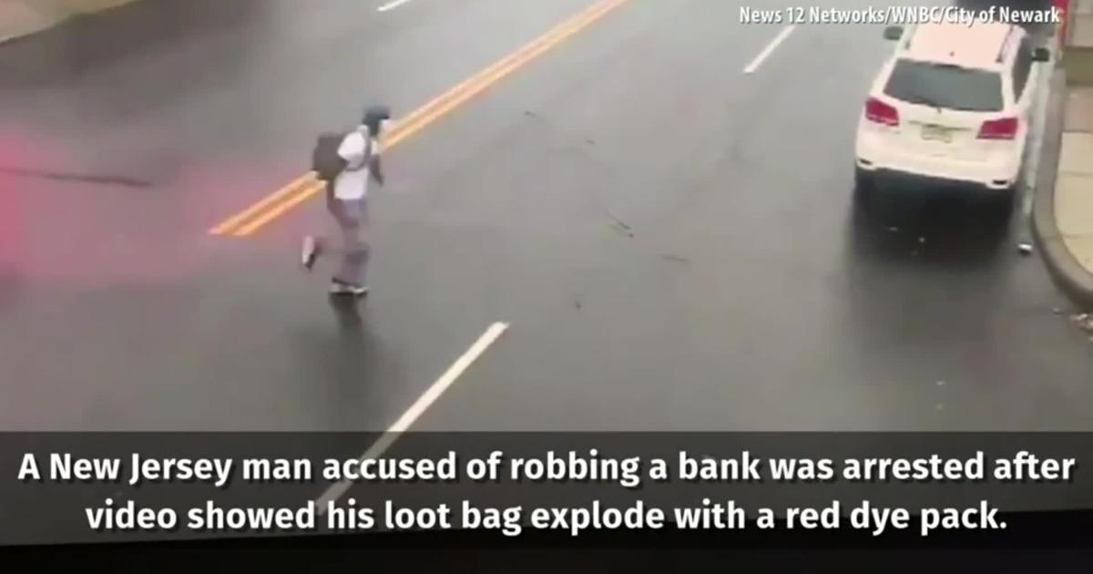 Bank robber caught ‘red-handed’ days after dye pack explodes during ... Bank robber caught ‘red-handed’ days after dye pack explodes during ...