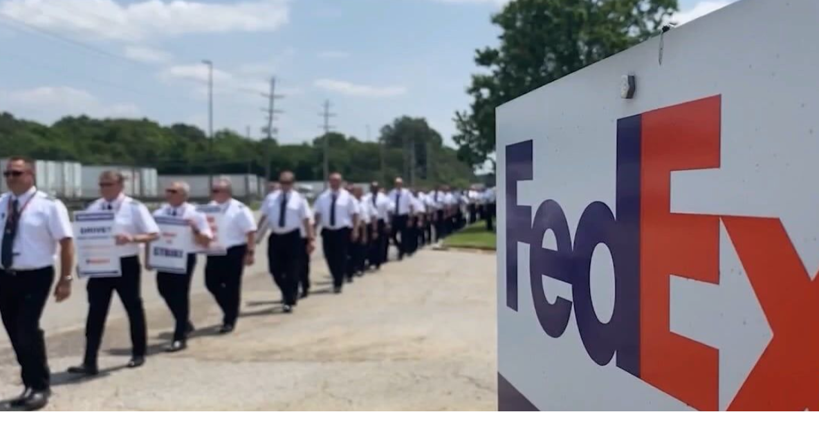 FedEx pilots reject tentative agreement | News | fox13memphis.com