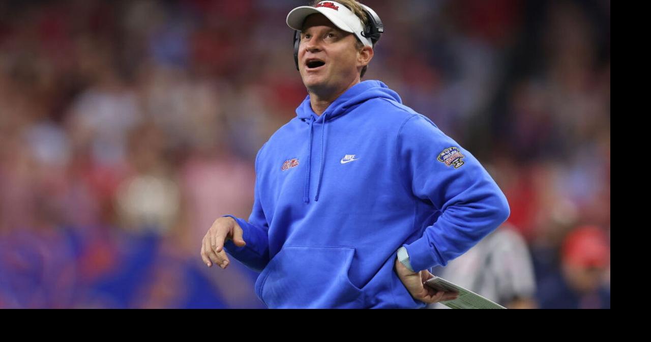 Kids toss mustard bottles at Lane Kiffin’s face during Tennessee ...