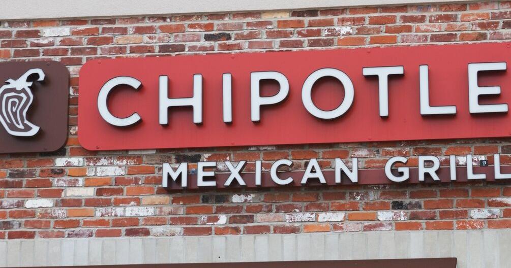 Chipotle manager throws scissors at customer during dispute over order ...