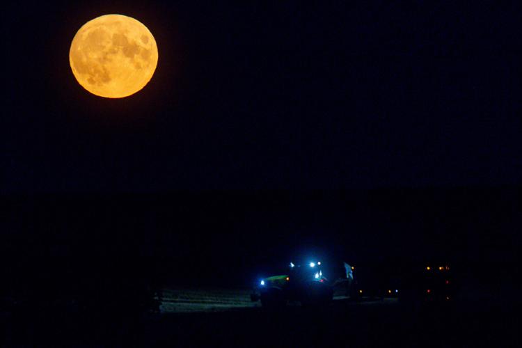Photos: September 2020 Full Corn Moon brightens the night sky ...