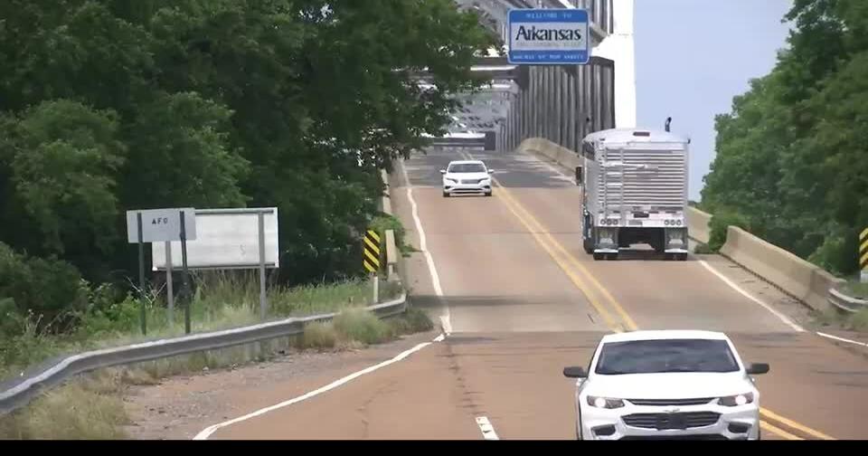 Truckers reroute after I-40 Bridge closure | News | fox13memphis.com