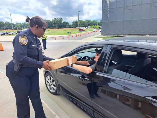 PHOTOS: Memphis Police hand out free wheel locks | | fox13memphis.com