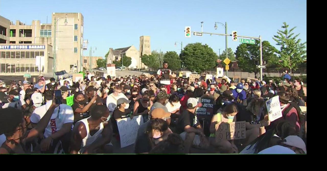 DAY 11: Protests end peacefully in Downtown Memphis ahead of the 10 p.m ...