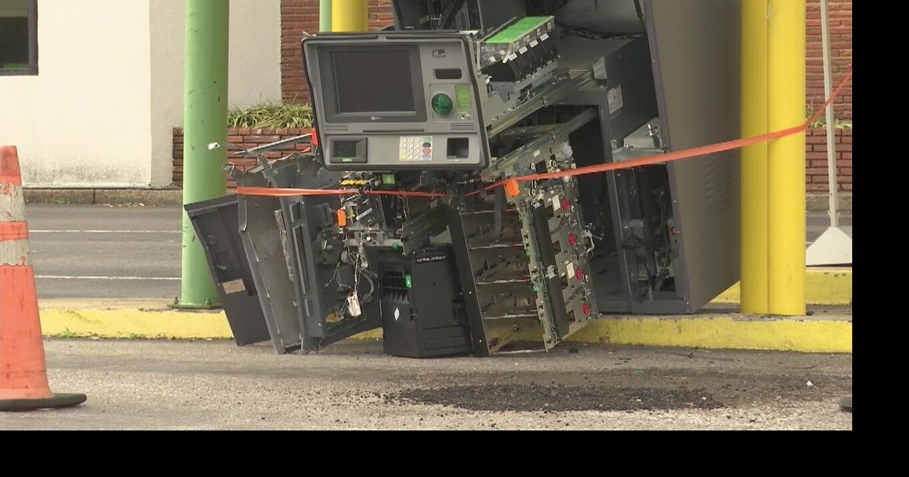Thieves try to steal ATM machine from bank less than 2 blocks away from ...