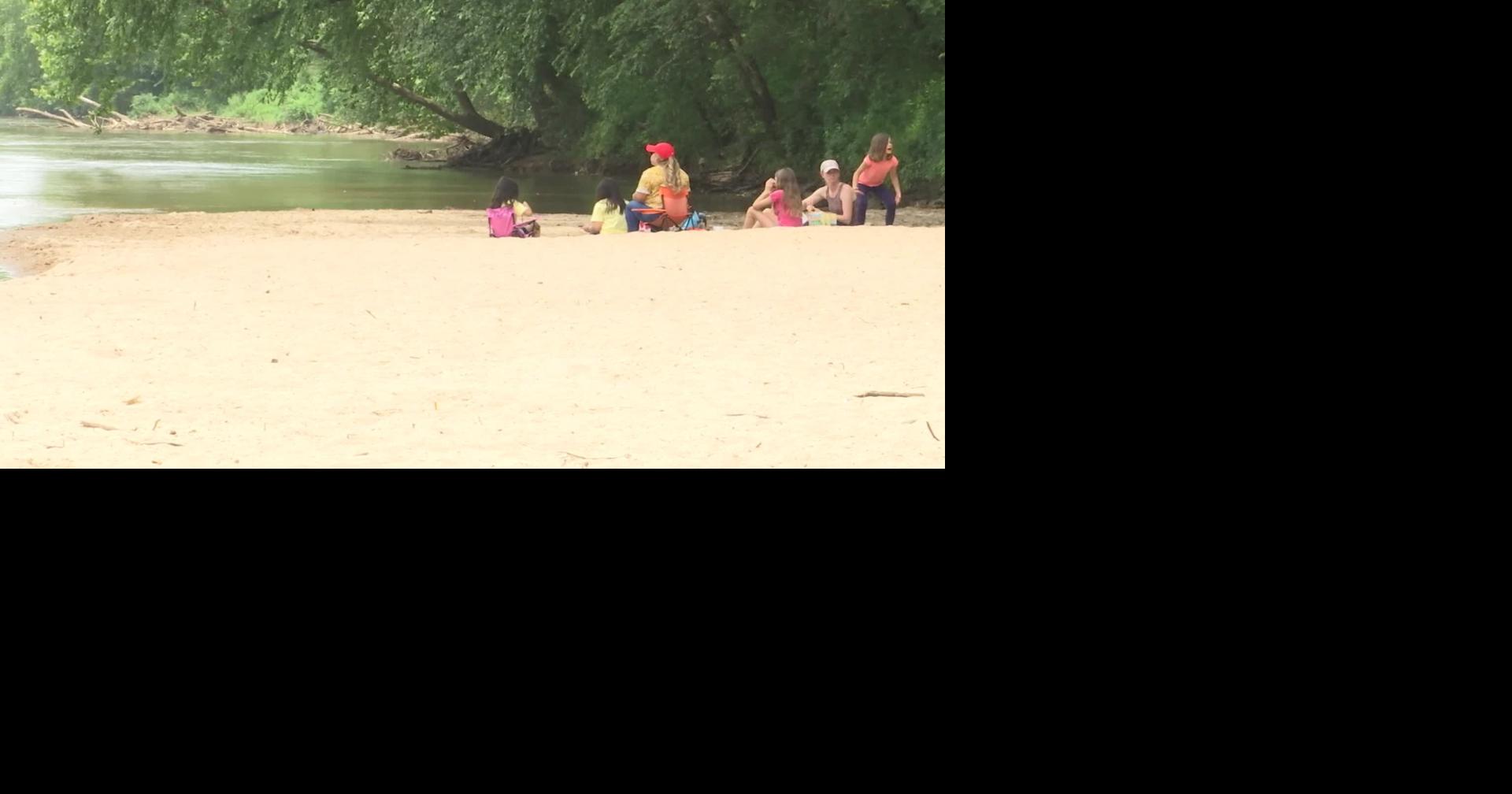 Not So Secret Beach: Hundreds flock to party at "Wolf River Beach ...