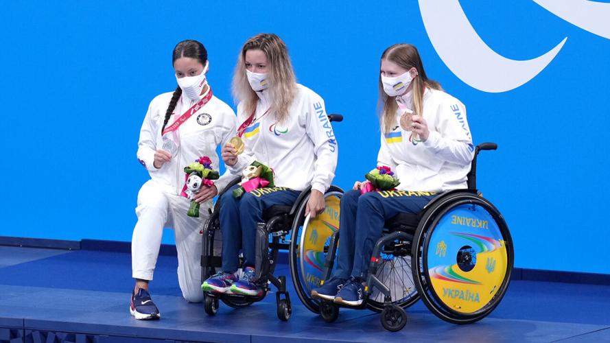 Photos: Swimmer Elizabeth Marks wins Paralympic silver in 50-meter ...