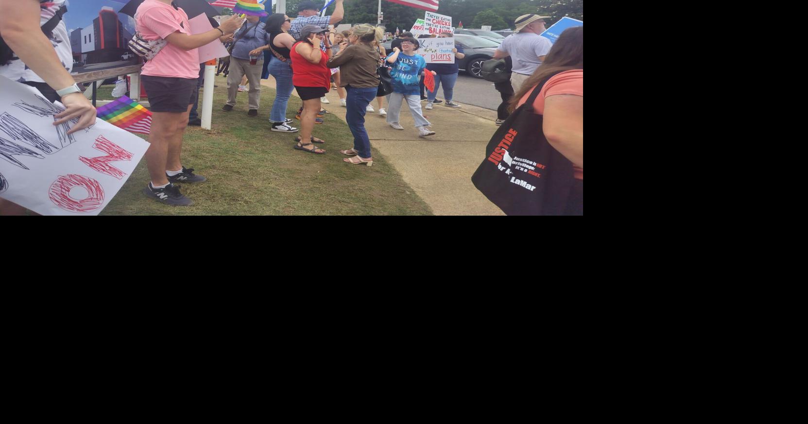 PHOTOS: Protests erupt across country, including Memphis, for 'No Kings ...