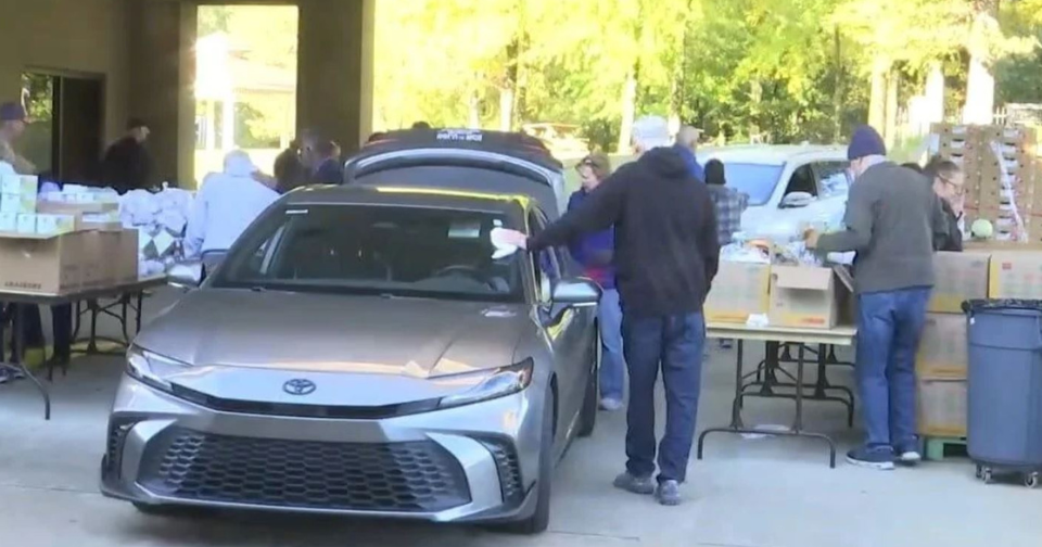 Long food giveaway lines show need for Mid-South families | Community ...