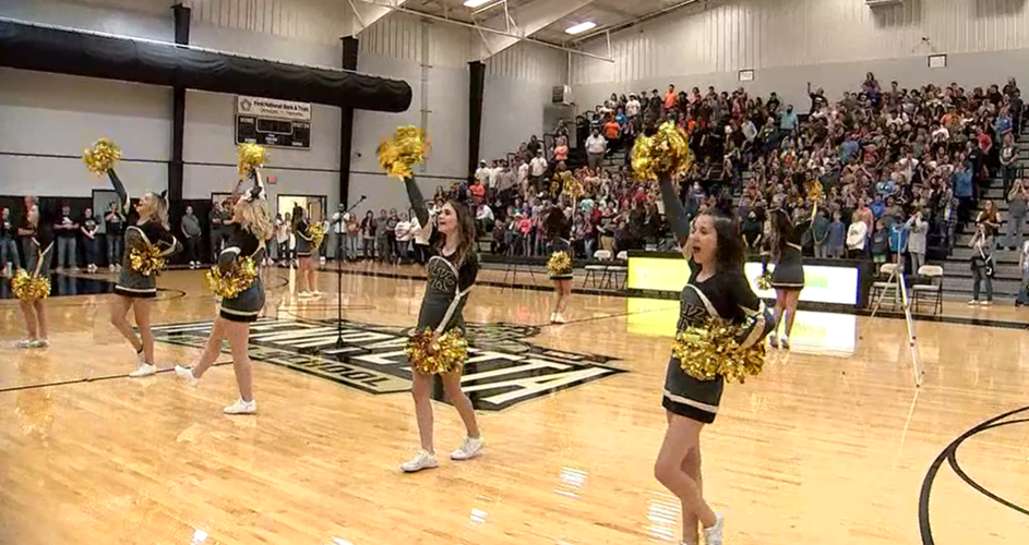 Photos: Oklahoma native Troy Aikman surprises Henryetta HS students ...