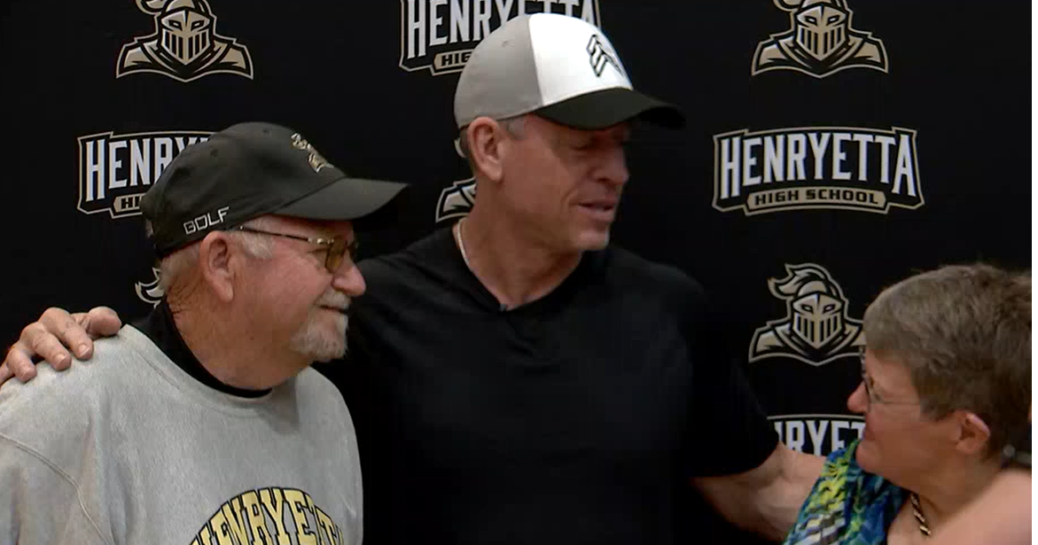 Photos: Oklahoma native Troy Aikman surprises Henryetta HS students ...