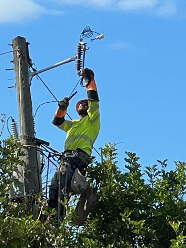OG&E crews help restore power to tens of thousands of people in Florida after Ian | Local ...