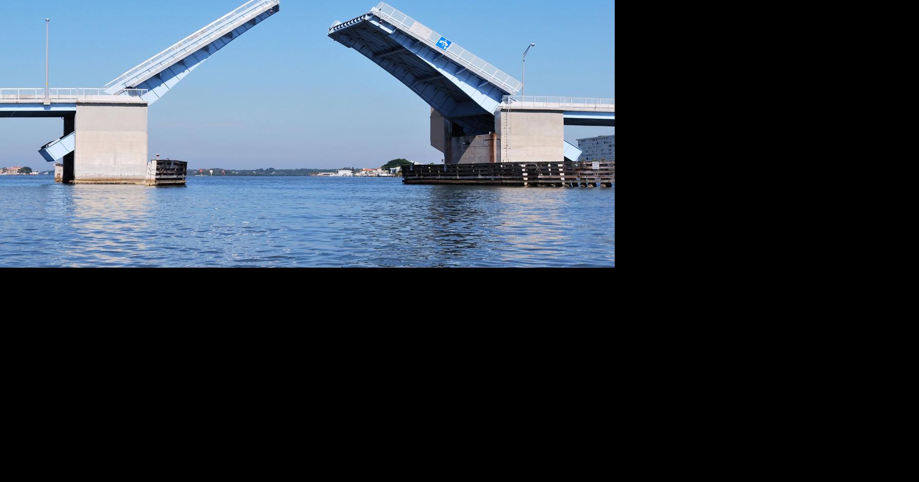 Video shows boat nearly crushed by Florida drawbridge | Trending ...