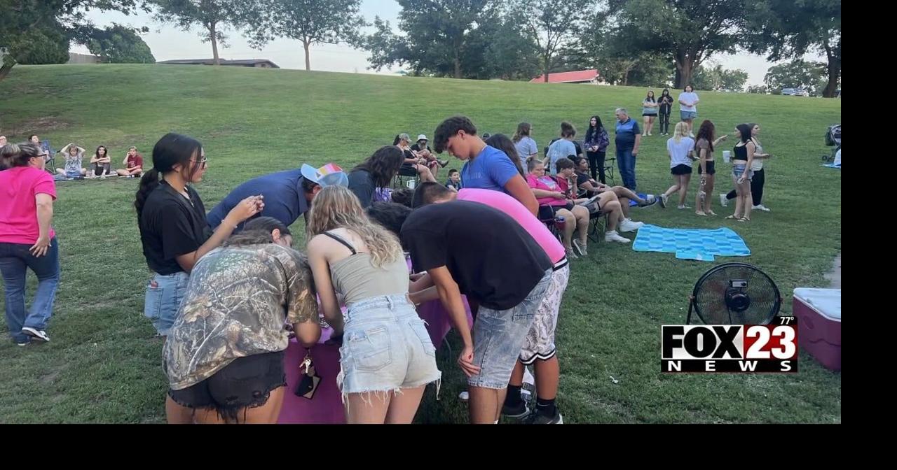 Memorial held in honor of two girls killed in car crash | News | fox23.com