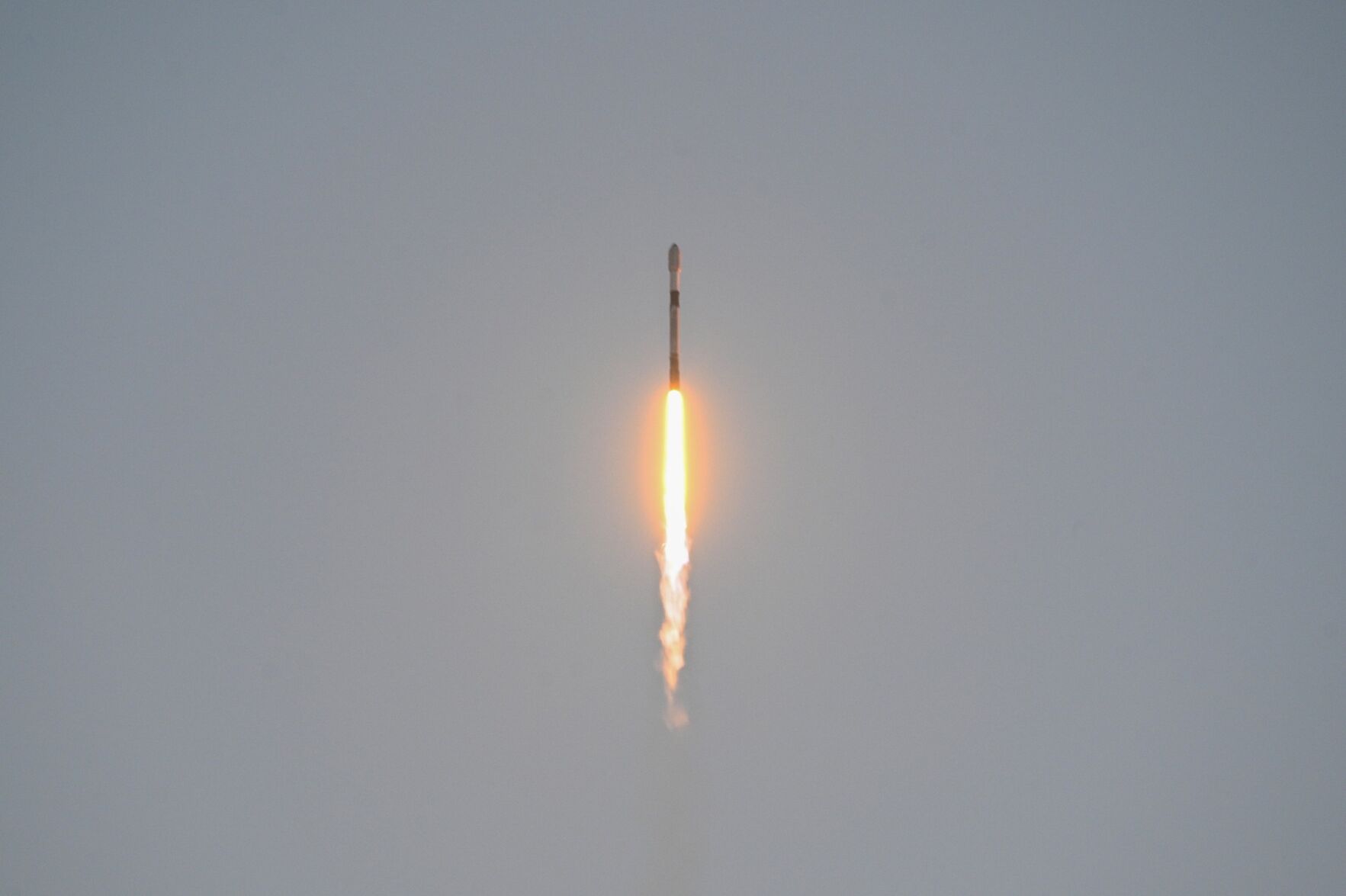 Photos: SpaceX launches 53 Starlink satellites from California base ...