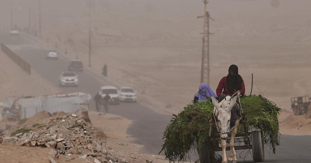 Palestinians suffer from lack of proper toilets across Gaza's vast tent ...