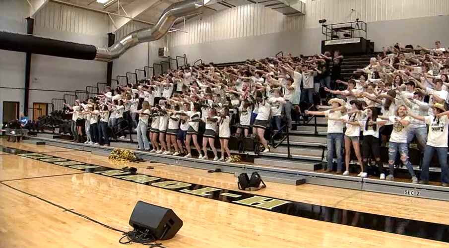 Photos: Oklahoma native Troy Aikman surprises Henryetta HS students ...
