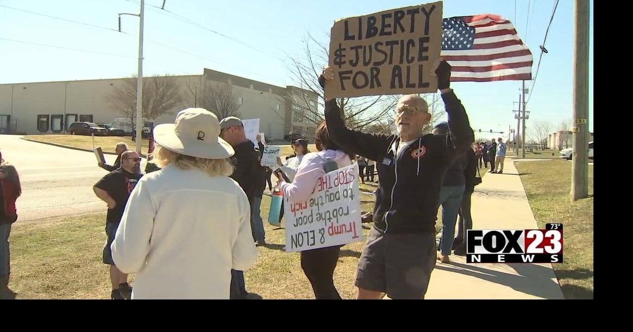 Protestors, supporters gather outside Tesla in Tulsa | News | fox23.com