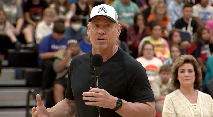 Photos: Oklahoma native Troy Aikman surprises Henryetta HS students ...