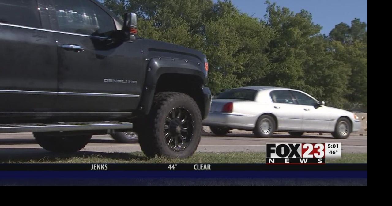 Tulsa police car hit after driver fails to stop | News | fox23.com