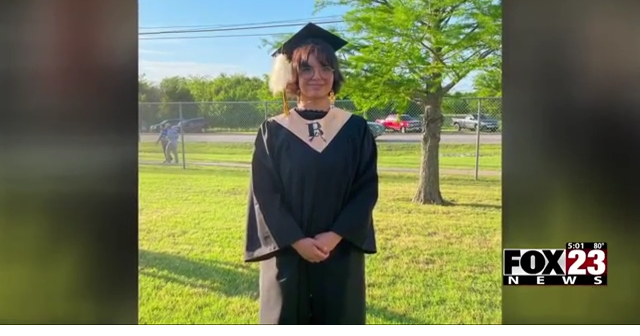 Broken Arrow graduate sues district over right to wear eagle plume at ...