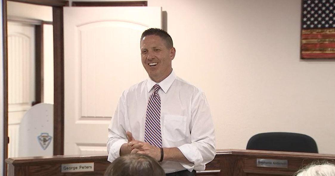 Congressman Brecheen holds town meeting to address policy issues ...