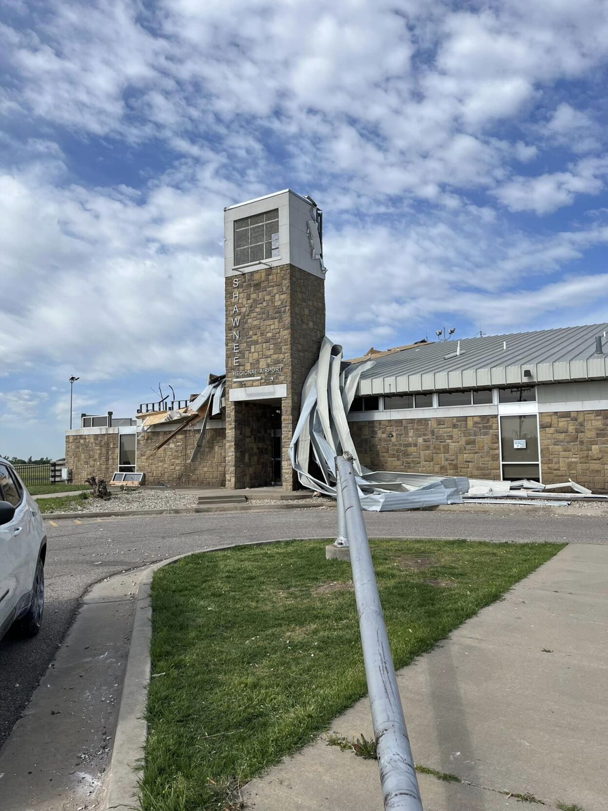 Tulsa airport crews lend a helping hand after Shawnee airport suffers ...