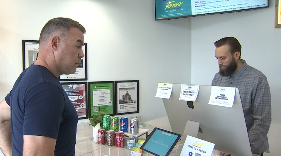 Photos: Tulsa barber offers free haircuts to veterans | | fox23.com