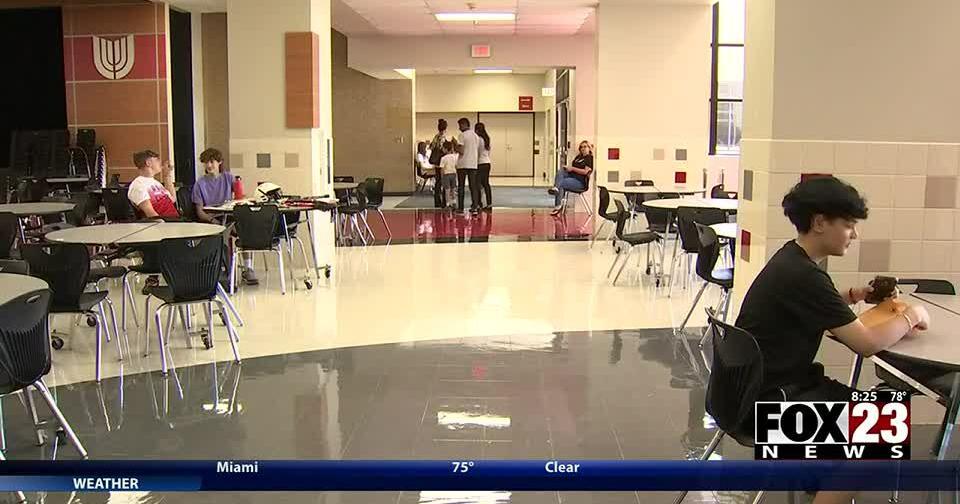 Union 8th Grade Center introduces new cell phone policy | News | fox23.com