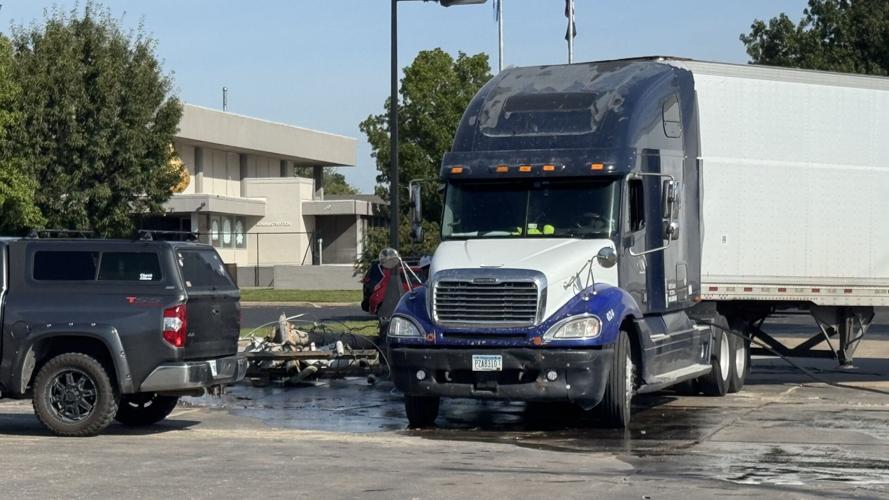 Semi pulls down power lines, causes outage in midtown Tulsa | News ...