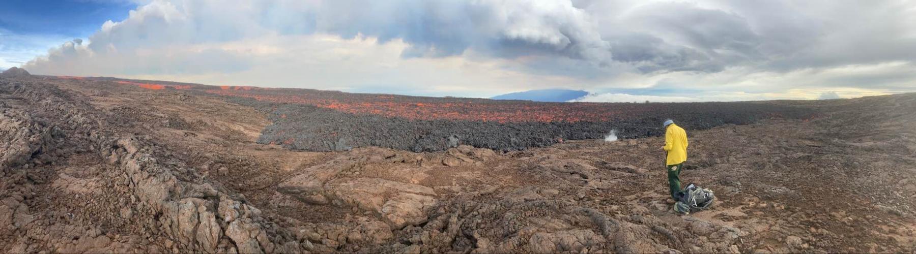 Photos: Hawaii...s Mauna Loa volcano erupts | | fox23.com