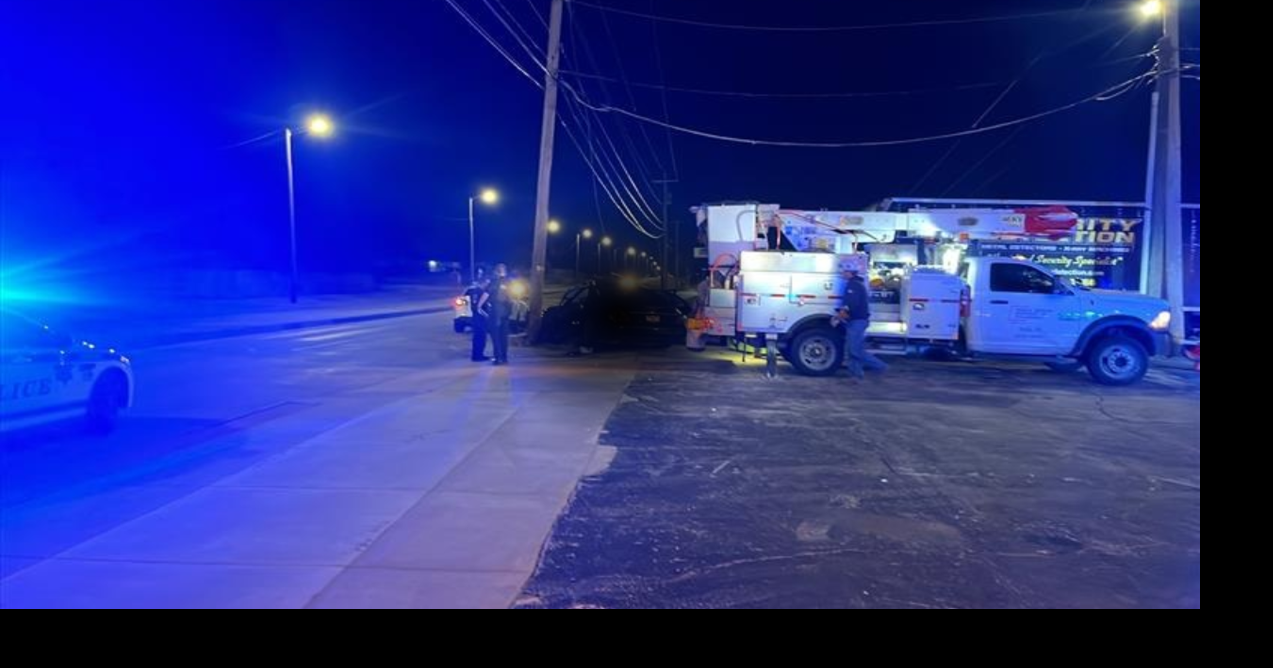 Man dies after crashing car into pole in east Tulsa | News | fox23.com