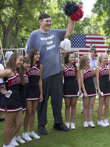 Photos: America's tallest man, Igor Vovkovinskiy, dies | | fox23.com