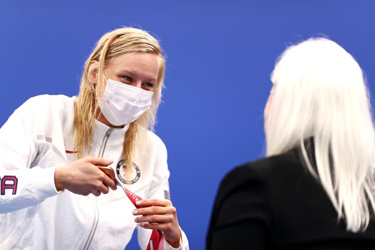 Photos: Swimmer Jessica Long wins bronze at Tokyo Paralympics | | fox23.com