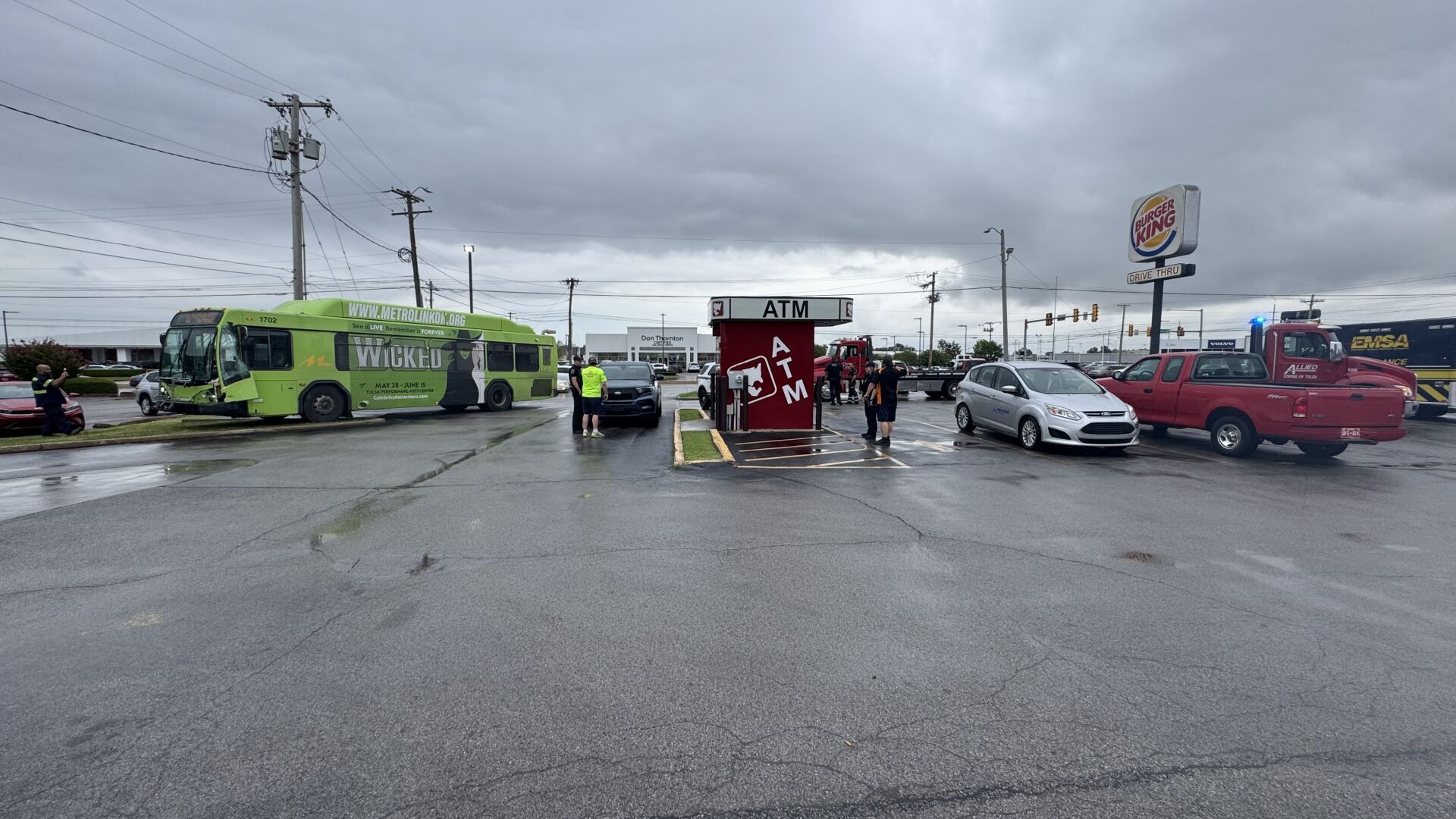 Three people are injured following a MetroLink bus crash | News | fox23.com