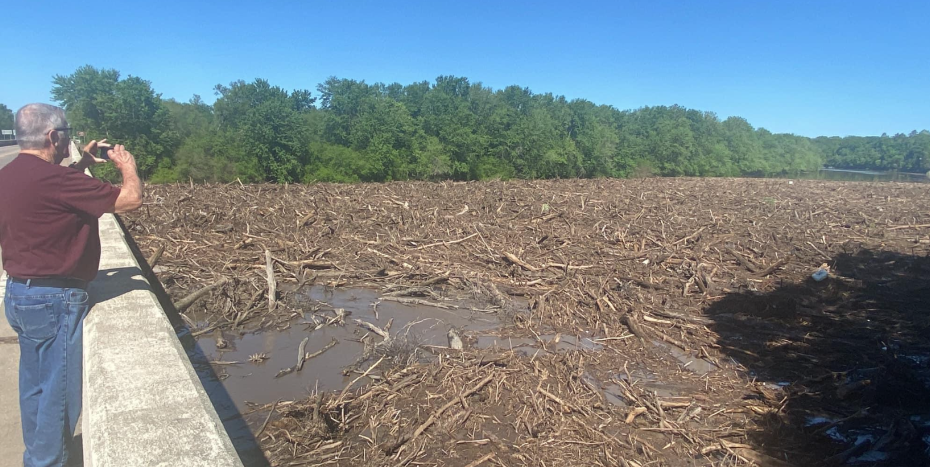 Large logjam in Neosho River causing concerns near Miami | News | fox23.com