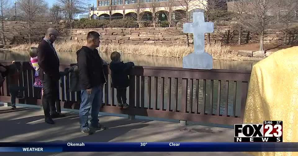 Orthodox churches gather to bless waters and pray for city | News ...