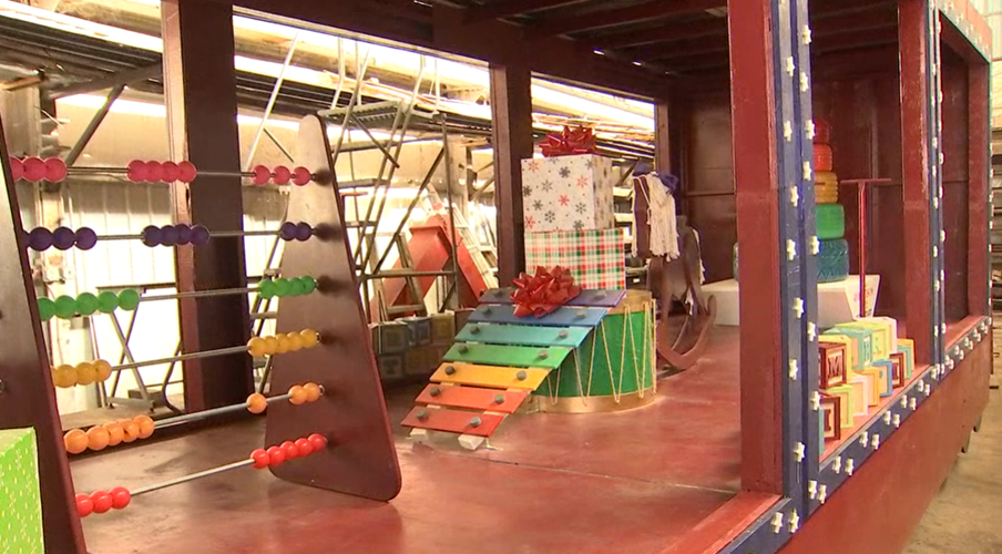 Photos: Crews prepare for 2022 Tulsa Christmas Parade | | fox23.com