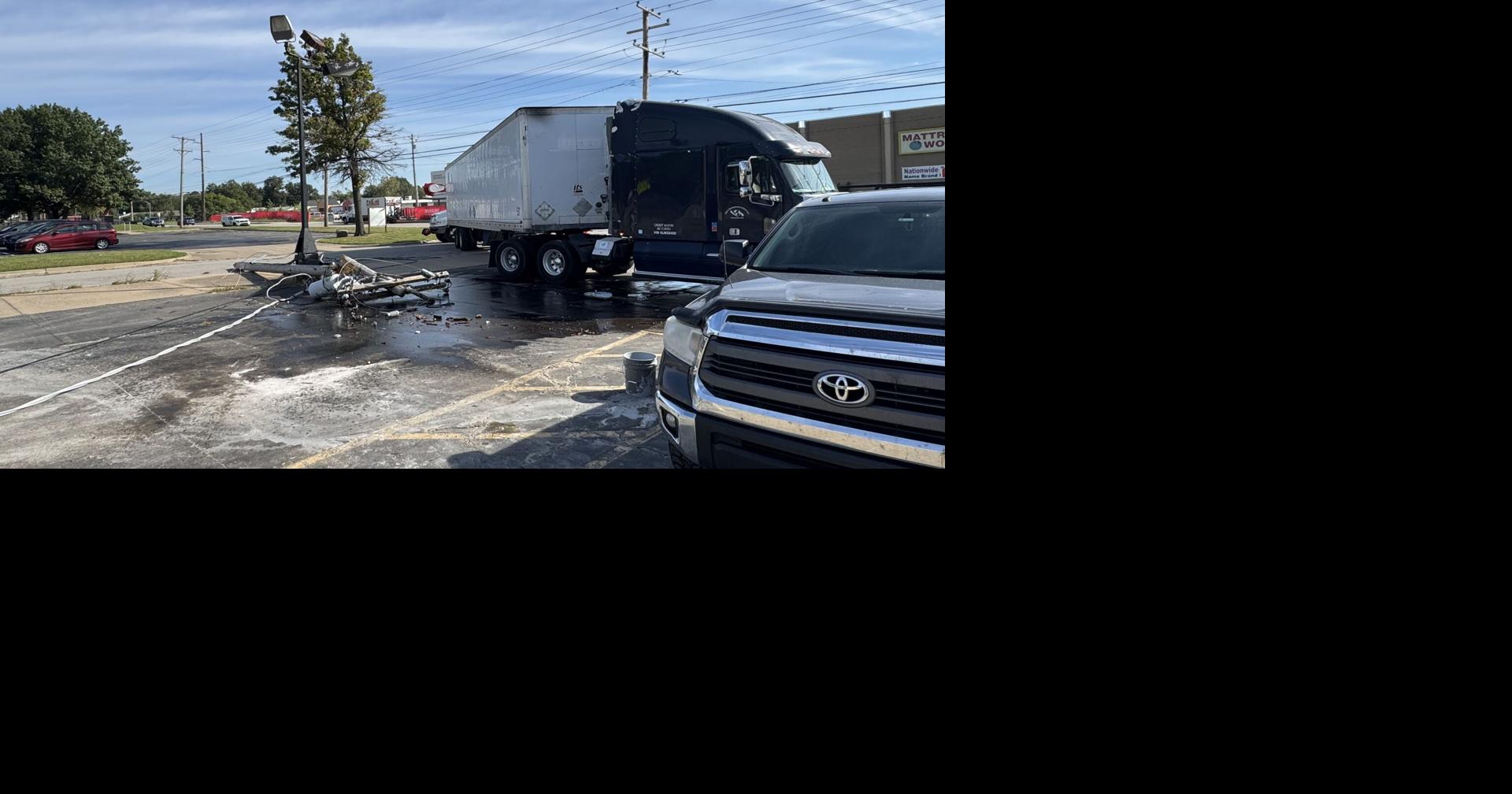 Semi pulls down power lines, causes outage in midtown Tulsa | News ...